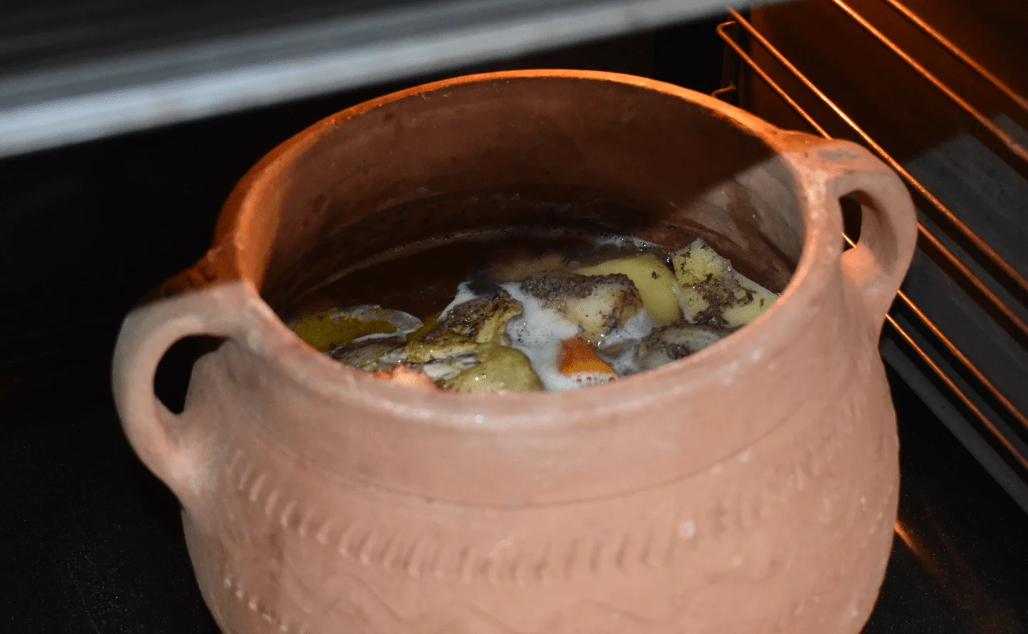 The Science Behind Why Food Tastes Better in Clay Pots - OffGridHarmony